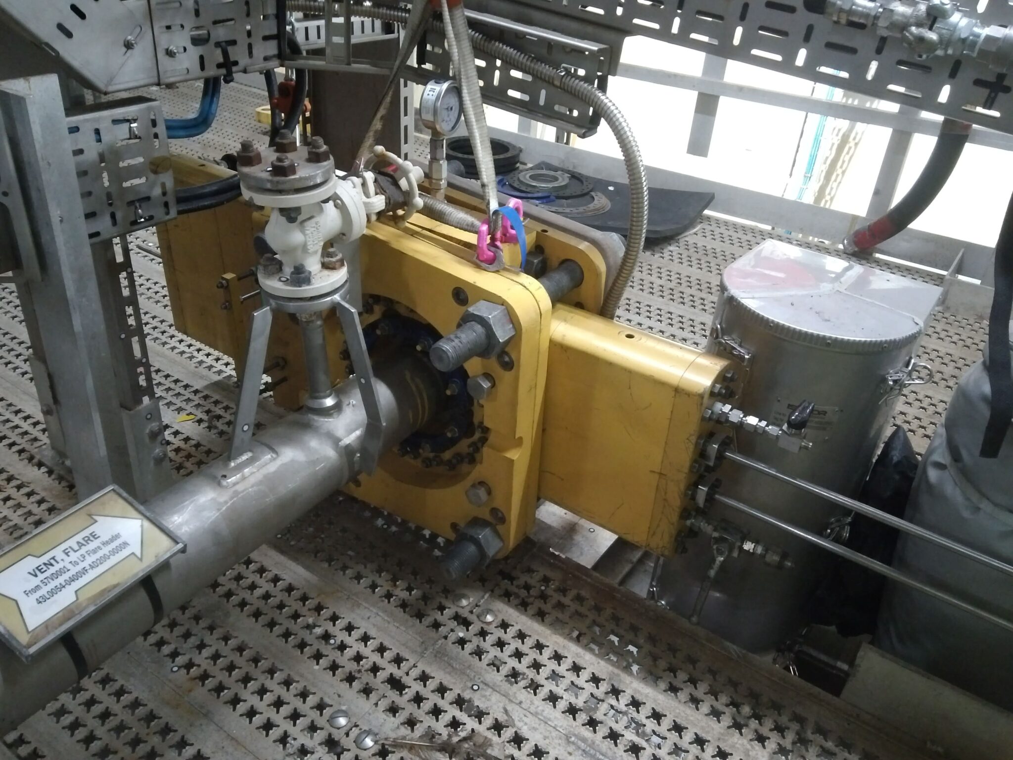 Izomax | AOGV Facilitates Vessel Entry - Izomax