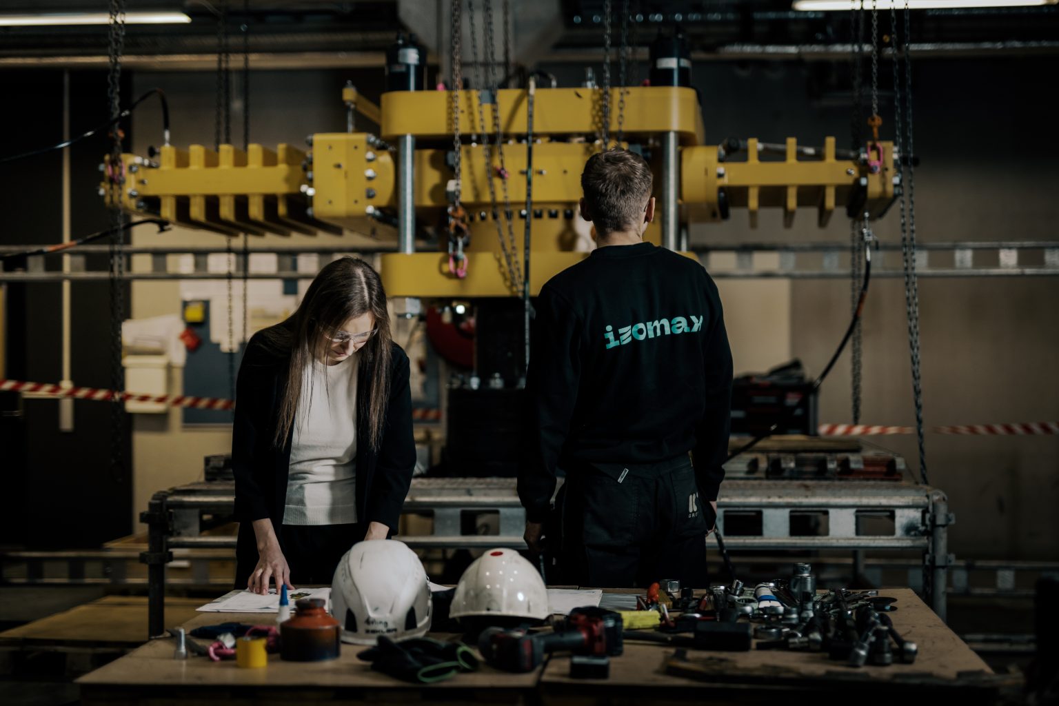 Izomax | Izomax awarded PO for a 12” class 2500 AOGV - Izomax